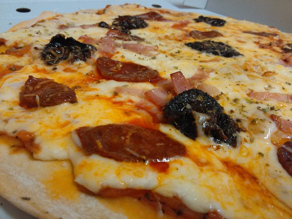 Pizza Negra Escultor Félix Burriel
